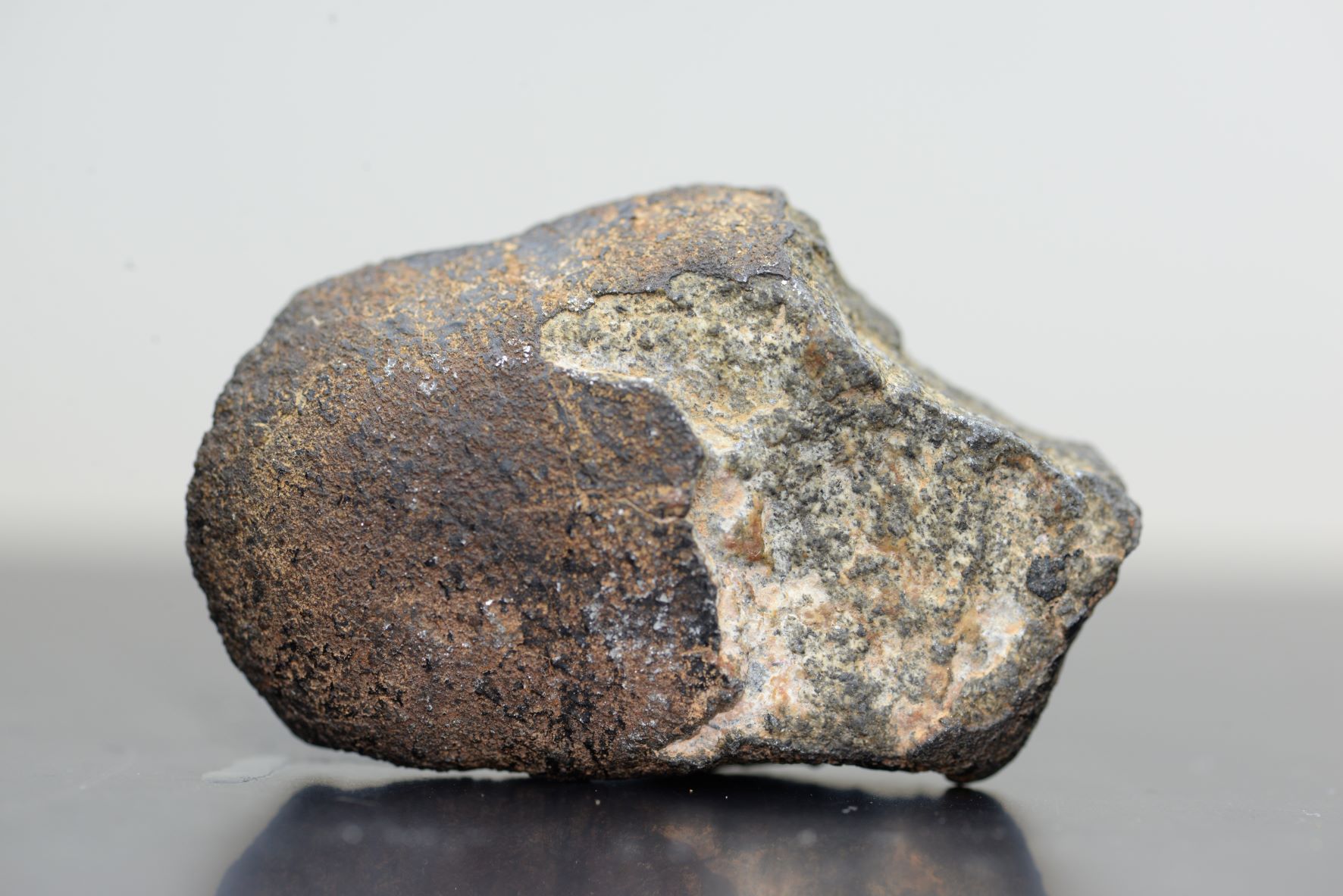 Météorite HED achondrite eurite 37 g - MZ METEORITES
